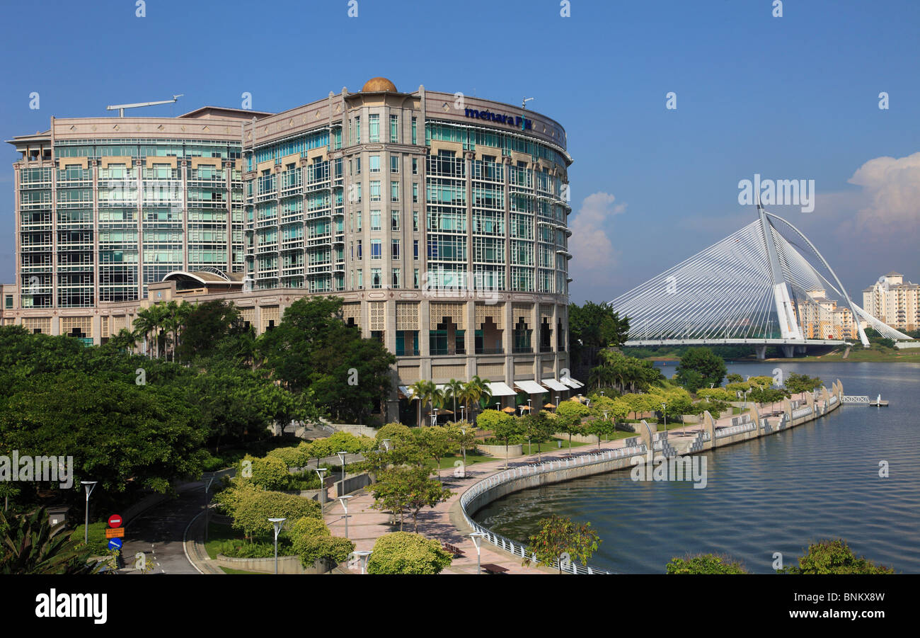 Malaysia, Putrajaya, Seri Wawasan Bridge, Menara Building, lake Stock ...