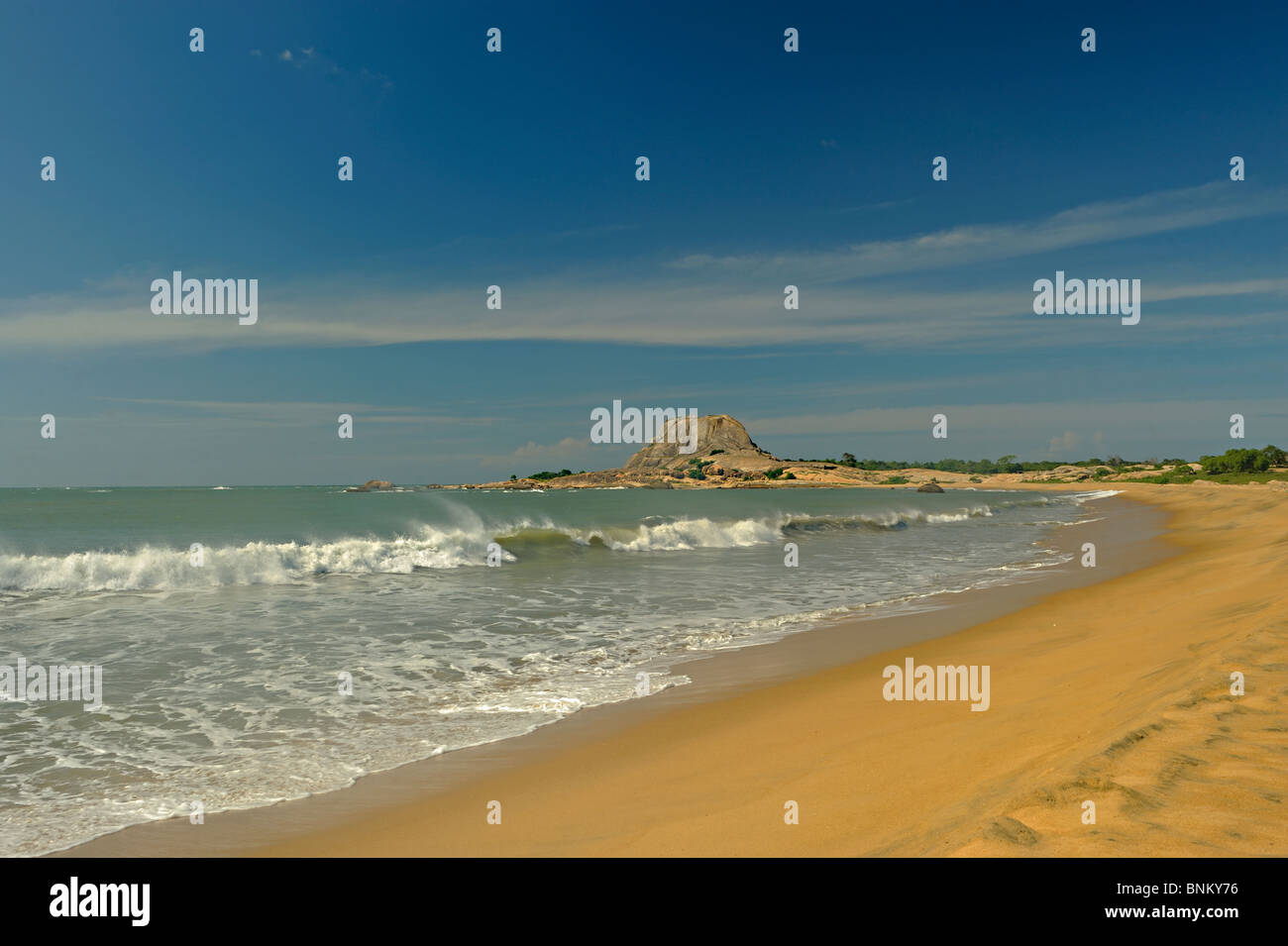 Yala national park beach hi-res stock photography and images - Alamy