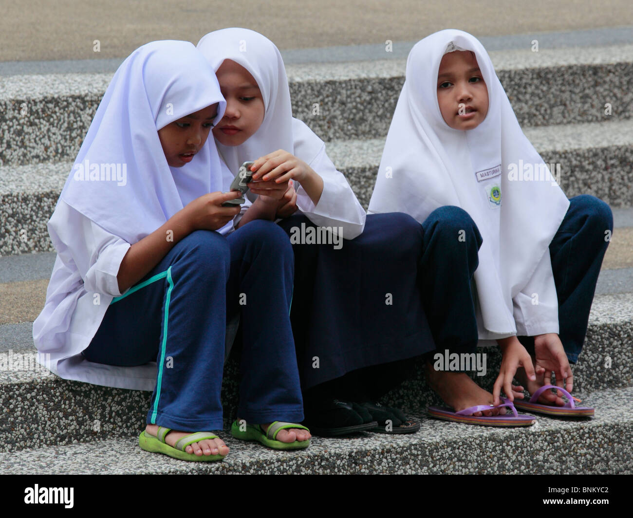 Traditional dress of muslim hi-res stock photography and images - Alamy