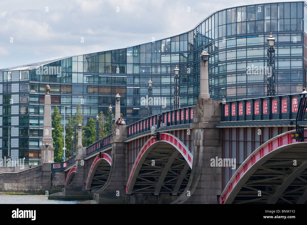 Uk blackfriars bridges hi-res stock photography and images - Alamy