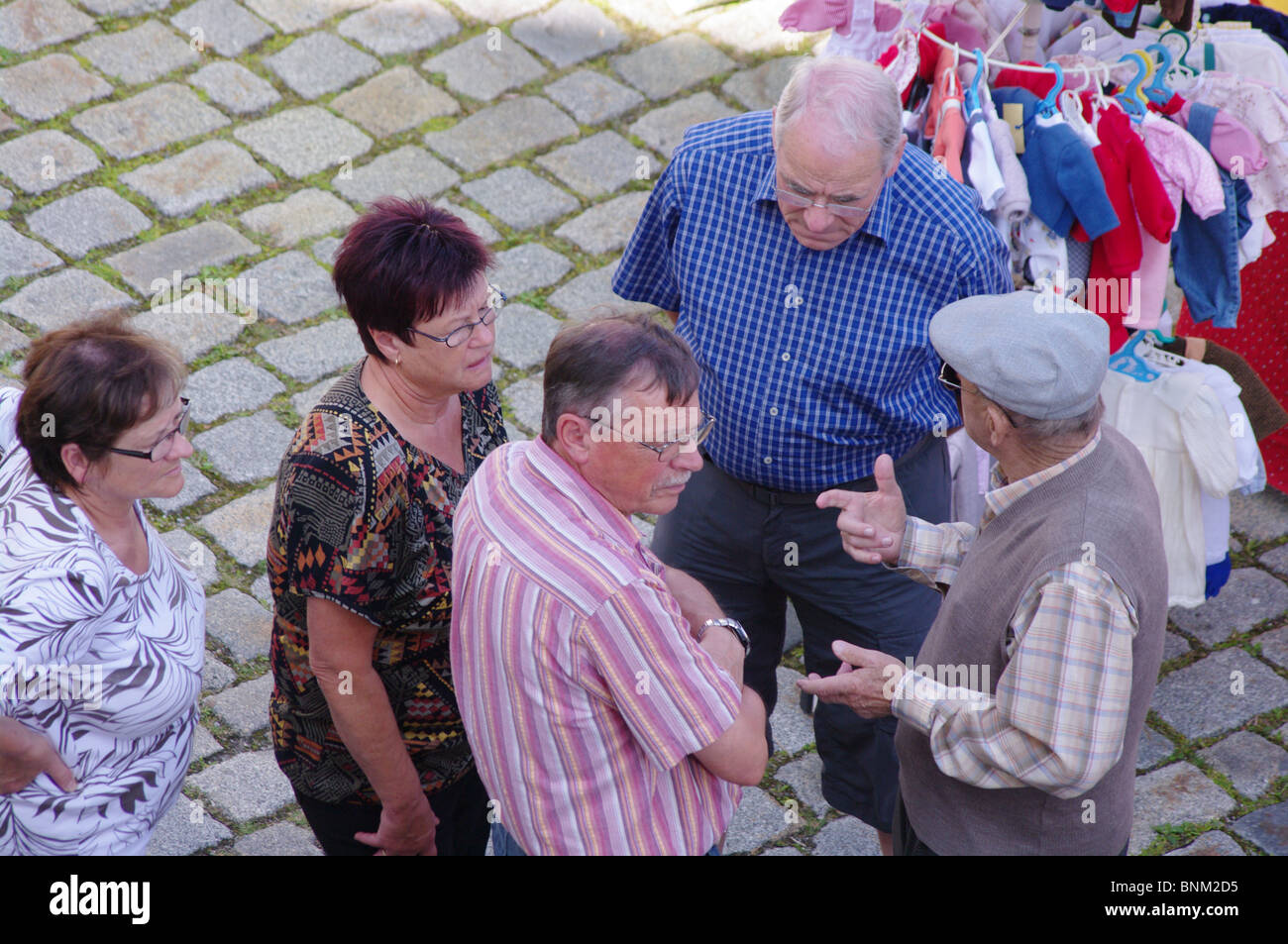 People discuss on a flea market Stock Photo - Alamy