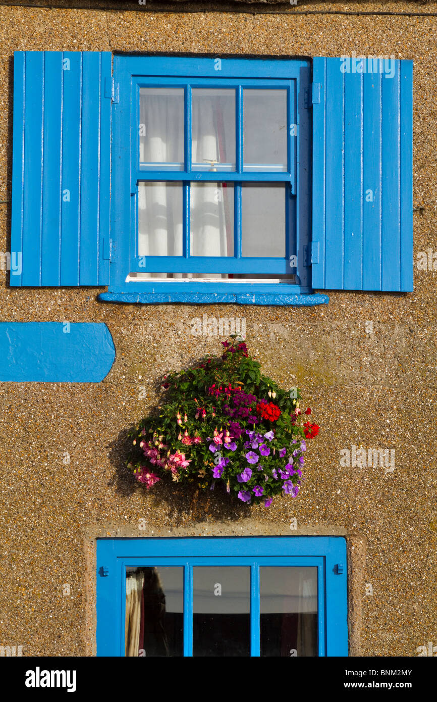 Old english pub with blue window shutters hi-res stock photography and ...