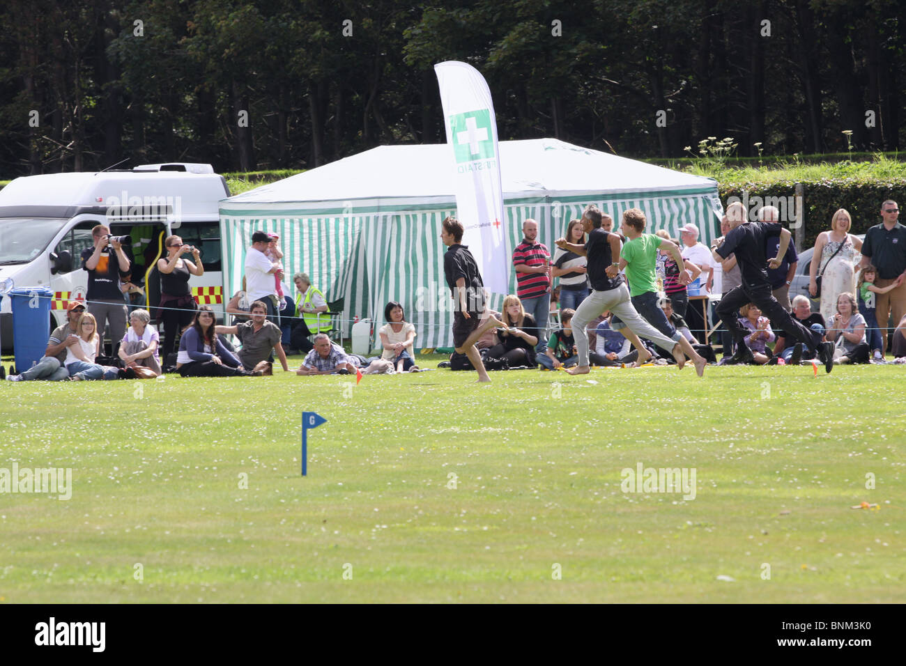 Male spectators hi-res stock photography and images - Alamy
