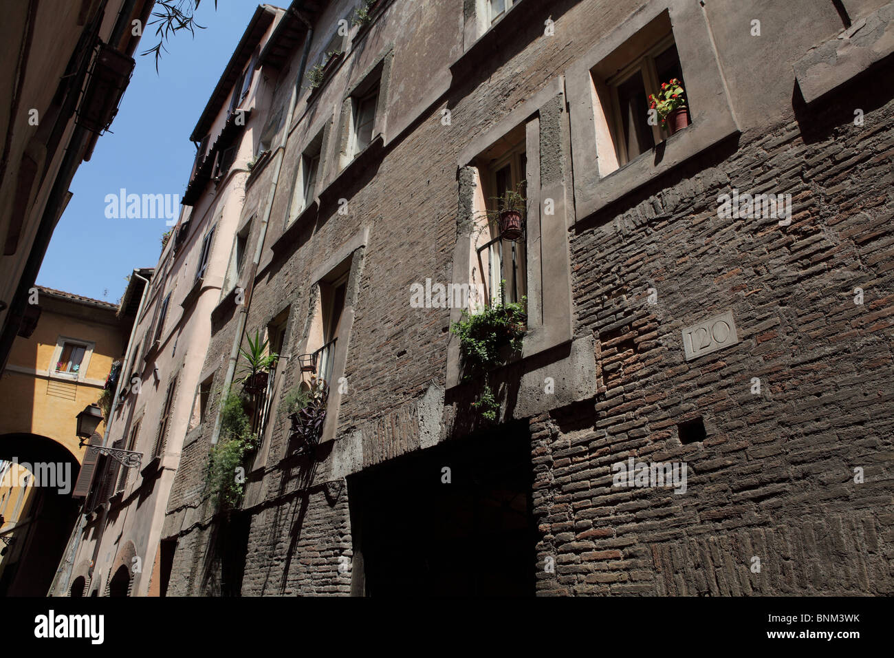 Sidestreet hi-res stock photography and images - Alamy