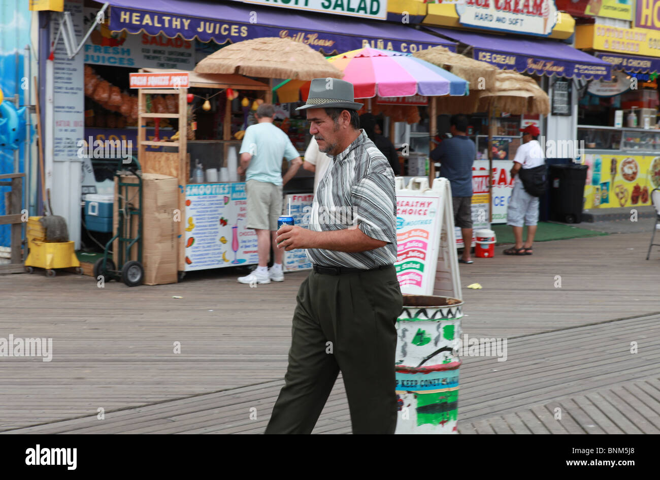 Boardwalk signs hi-res stock photography and images - Alamy