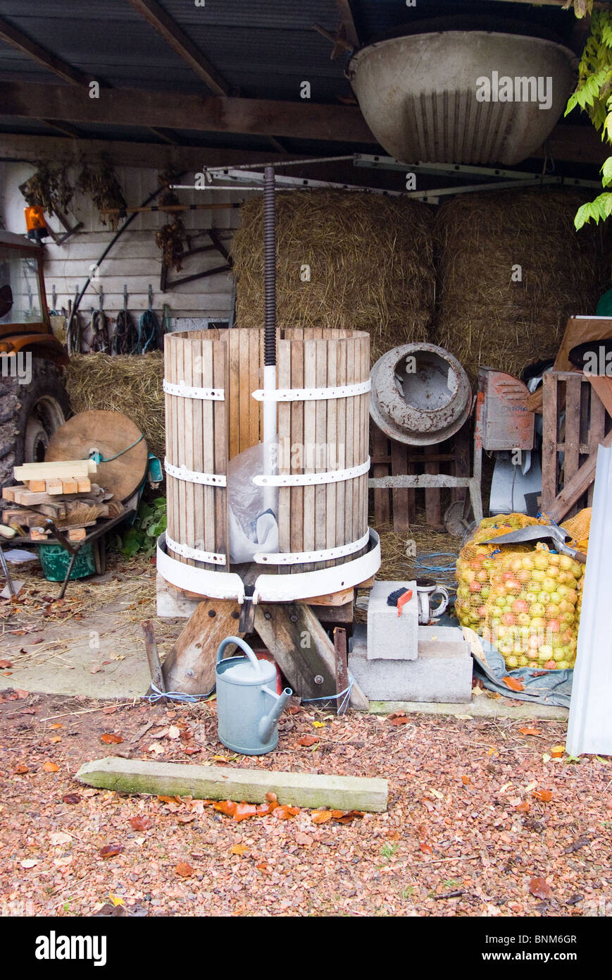 Apple cider press hi-res stock photography and images - Alamy