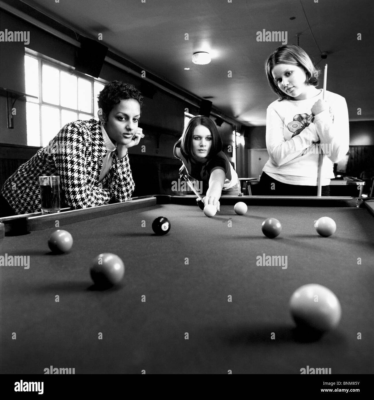 Youth club teenagers snooker hi-res stock photography and images - Alamy