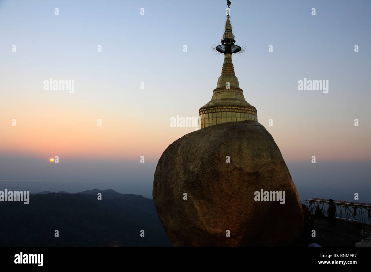 Myanmar Burma Burma Mon Kyaikhtiyo pagoda Kyaikhtiyo golden rock cliff ...