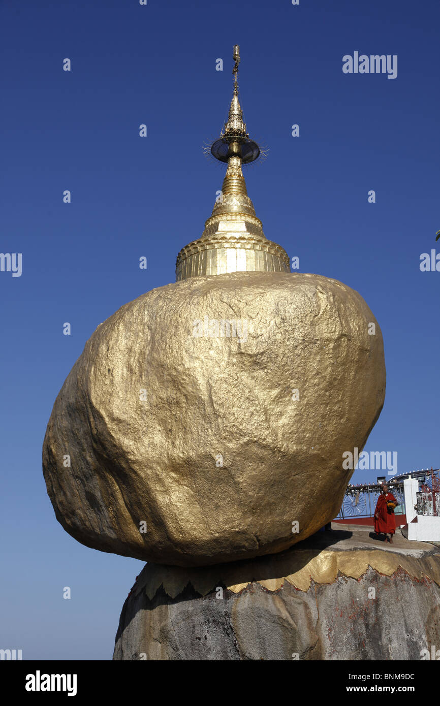 Myanmar Burma Burma Mon Kyaikhtiyo pagoda Kyaikhtiyo golden rock cliff ...