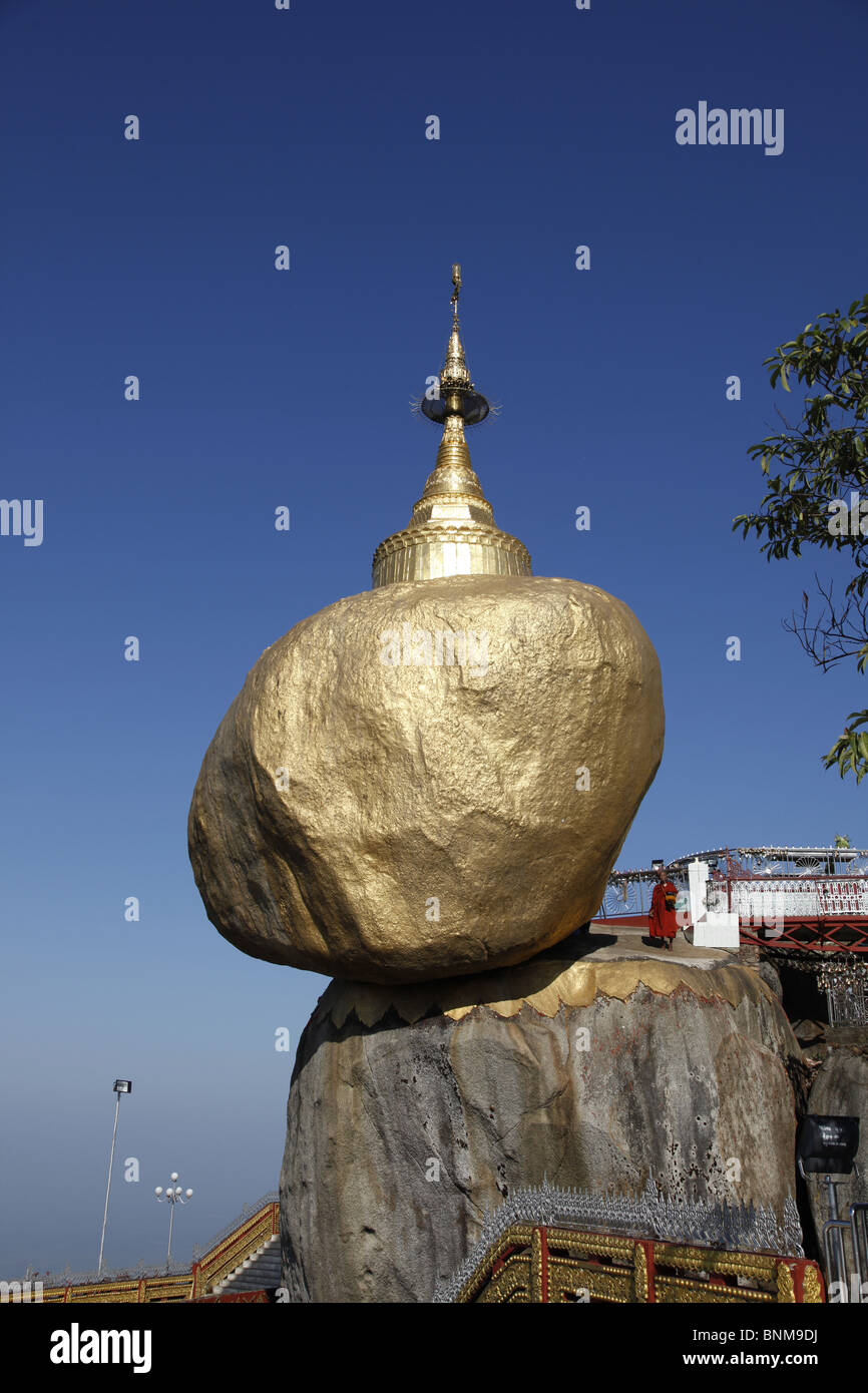 Myanmar Burma Burma Mon Kyaikhtiyo pagoda Kyaikhtiyo golden rock cliff ...