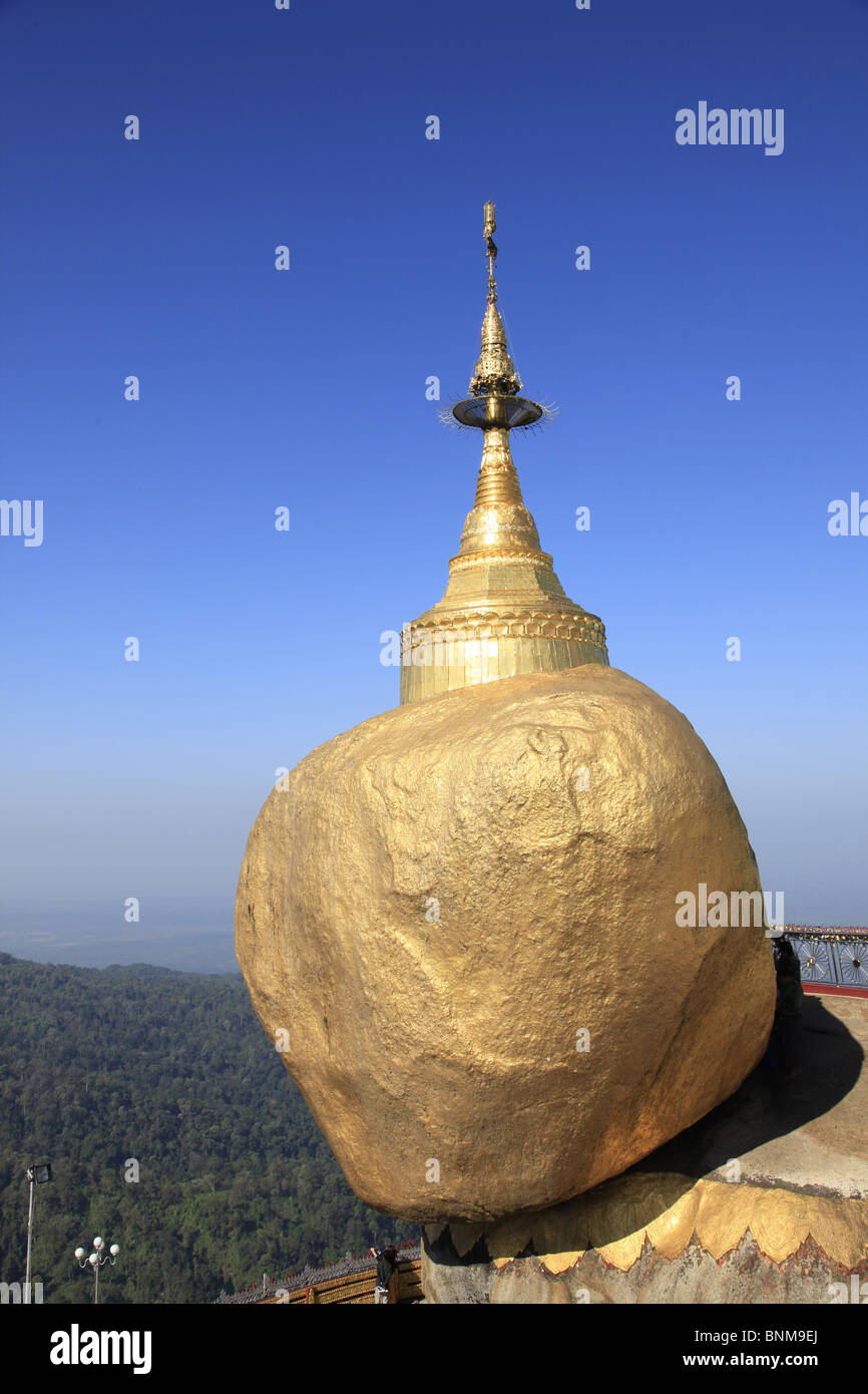 Myanmar Burma Burma Mon Kyaikhtiyo pagoda Kyaikhtiyo golden rock cliff ...