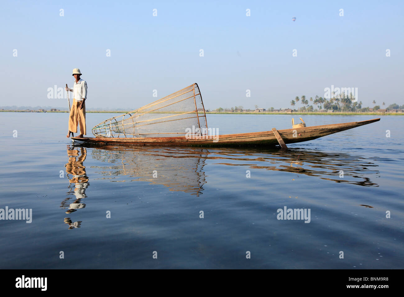 Myanmar Burma Burma locals population Intha Einbeinruderer boat ...