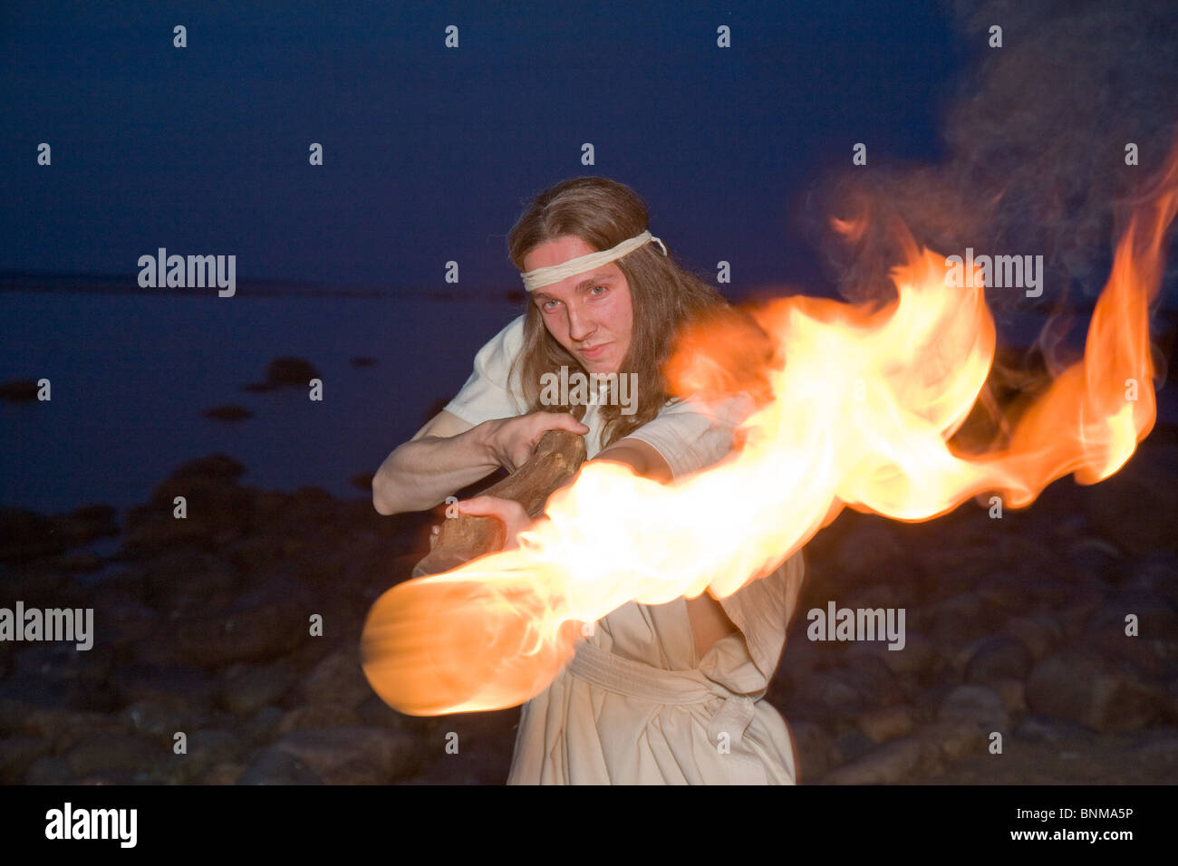 Man fire juggler juggling flaming hi-res stock photography and images ...