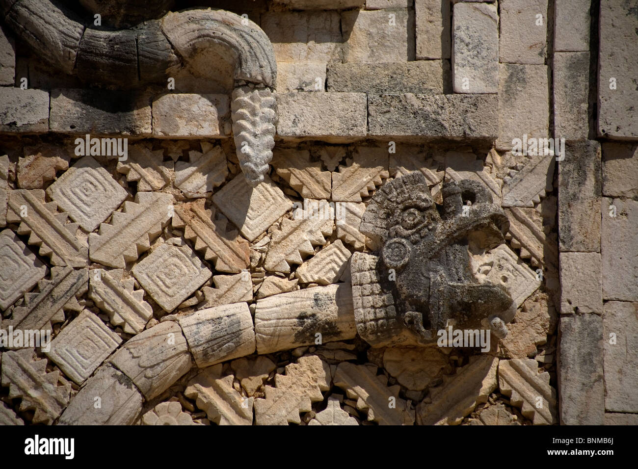 Mayan head sculpture sculpture head hi-res stock photography and images ...