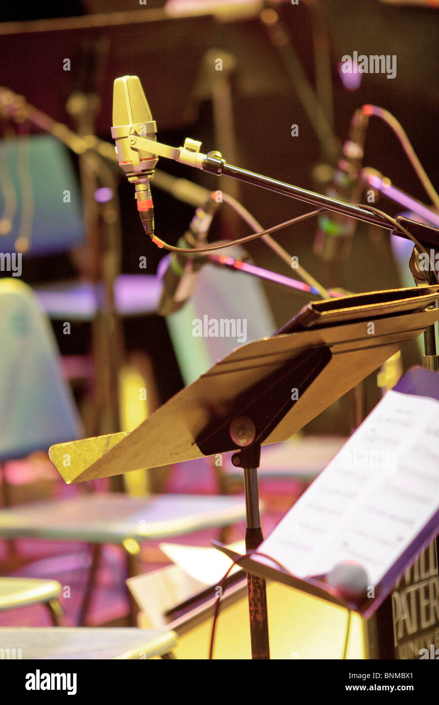 Microphone stands hi-res stock photography and images - Alamy