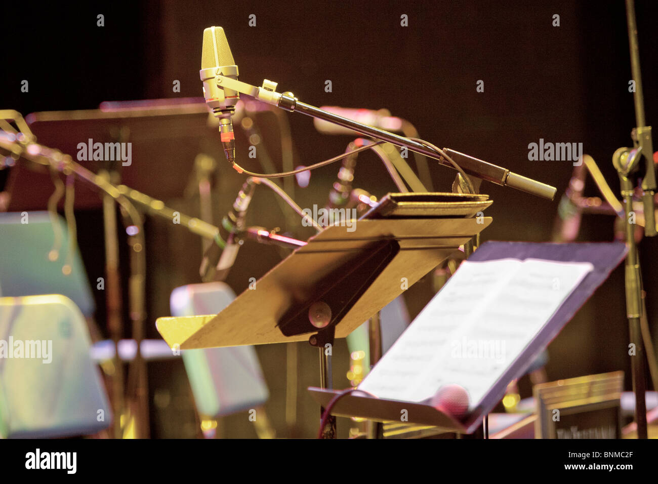 Microphone stands hi-res stock photography and images - Alamy