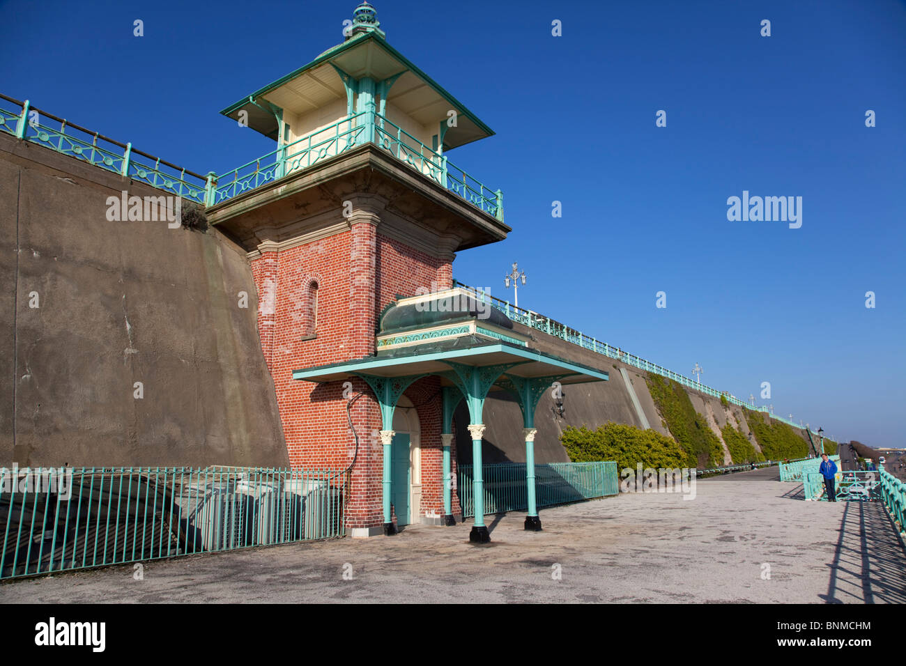 England, East Sussex, Brighton, Kemptown, Elevator between Marine ...