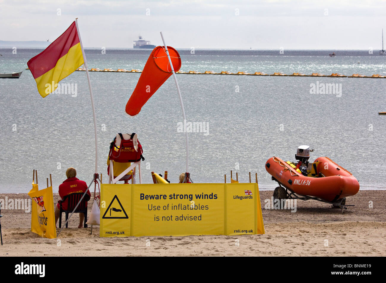 Strong wind sign hi-res stock photography and images - Alamy
