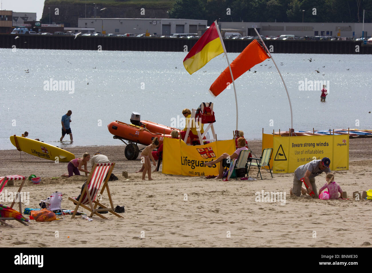 Strong wind sign hi-res stock photography and images - Alamy