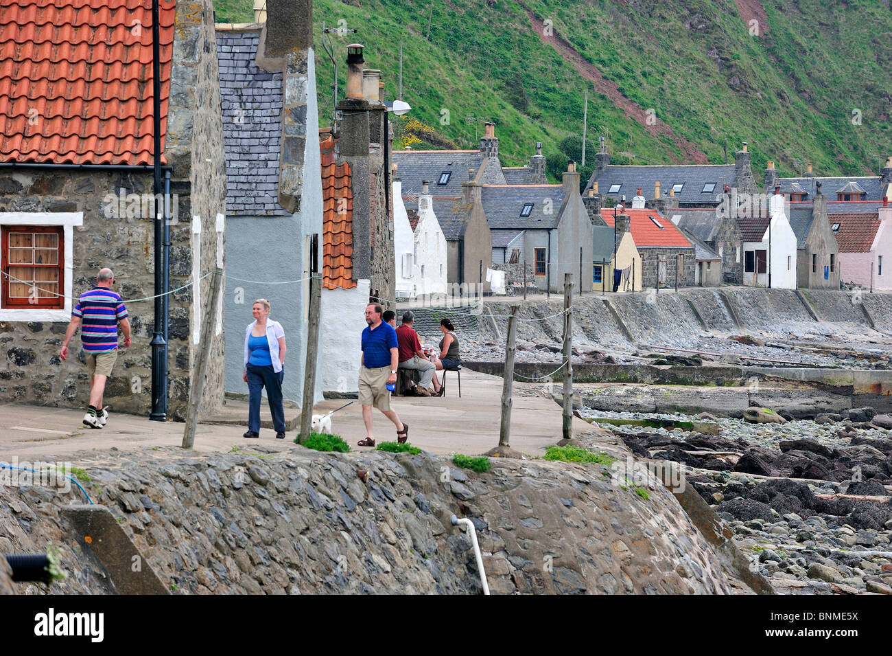Walking on ledge hi-res stock photography and images - Alamy
