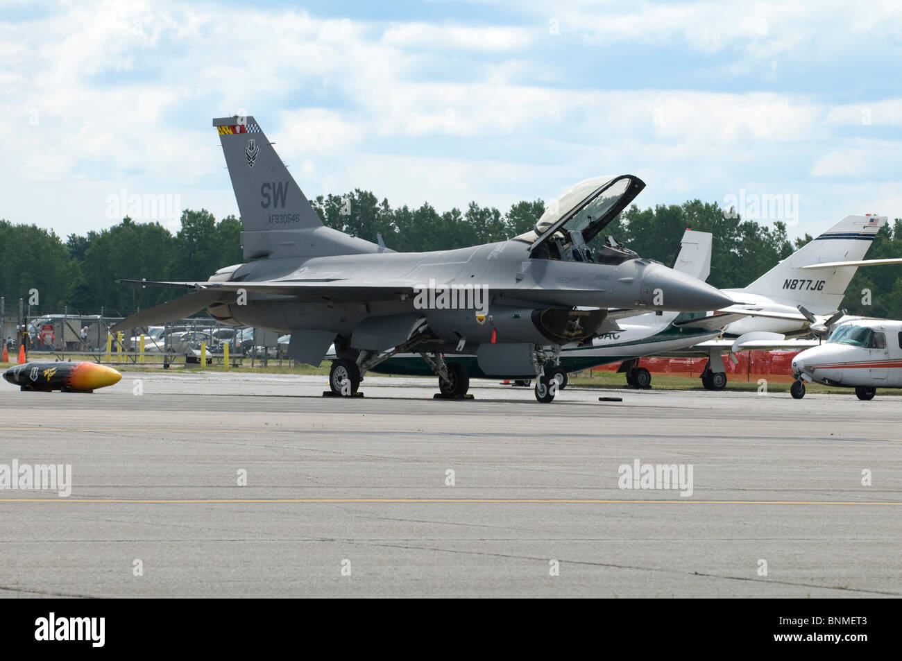 General Dynamics F-16C Fighting Falcon Stock Photo - Alamy