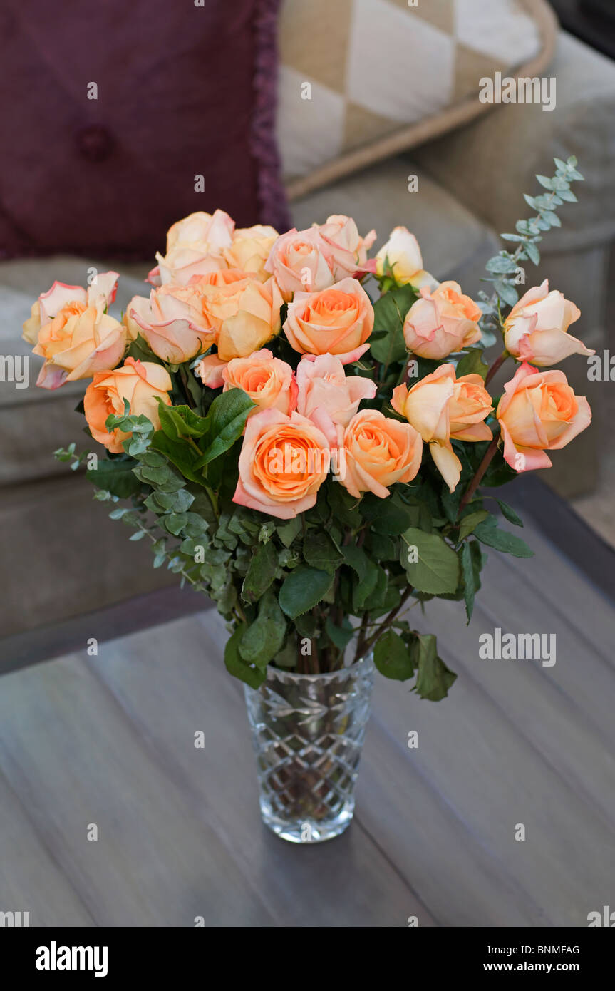 View from above of an elegant bouquet of roses Stock Photo - Alamy