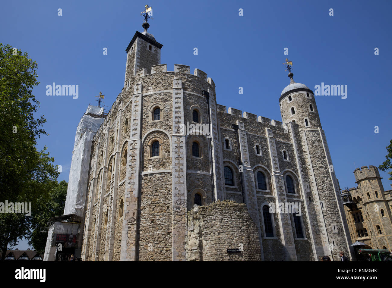 A building in the Tower of London which displays the armour Stock Photo ...