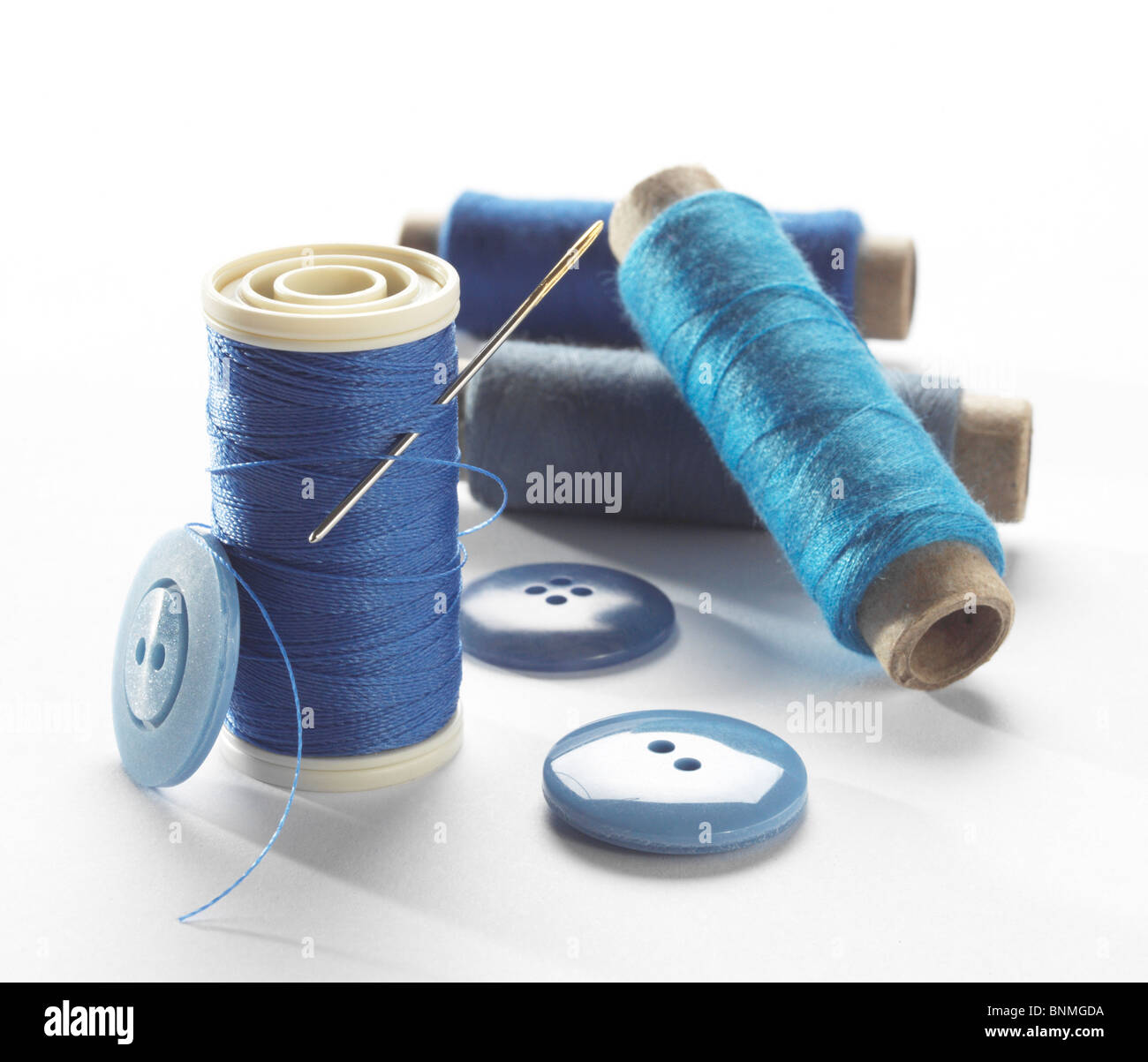 blue thread,buttons and needle Stock Photo - Alamy