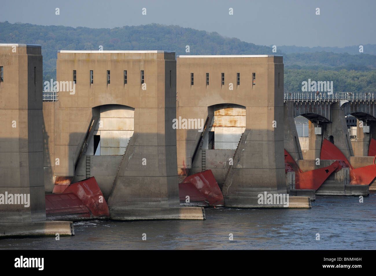 Lock And Dam Mississippi River Stock Photos & Lock And Dam Mississippi ...