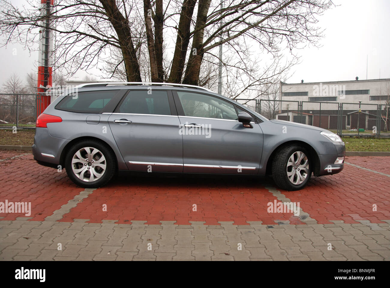 Citroen C5 Tourer 2.0 HDI - MY 2009 - gray - five doors - French ...