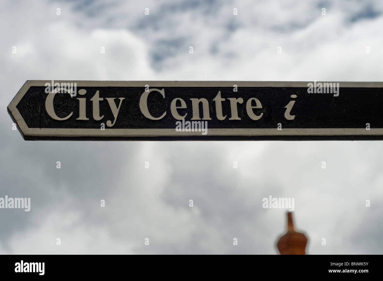 Sign post to the city centre Stock Photo - Alamy