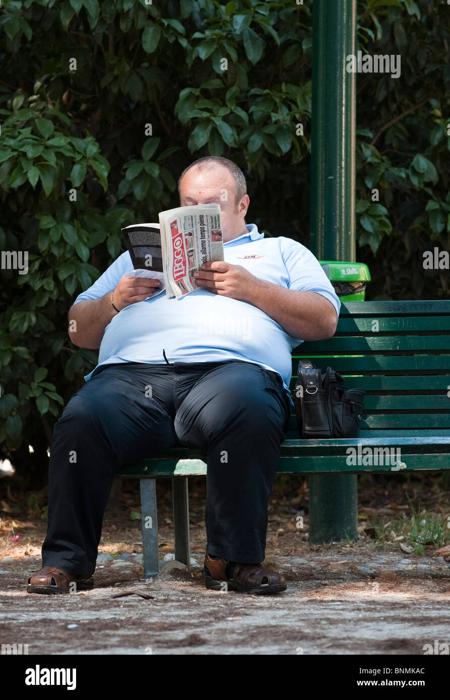 Fat man sitting park hi-res stock photography and images - Alamy