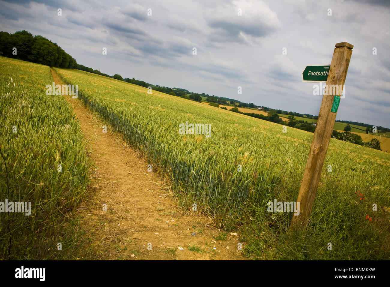 Public footpath countryside hi-res stock photography and images - Alamy