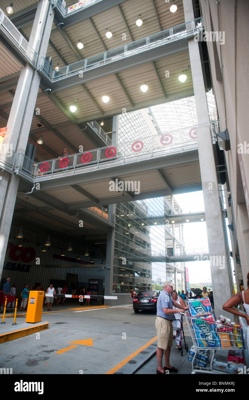 Shoppers flock to the new Target store in the East Harlem neighborhood ...