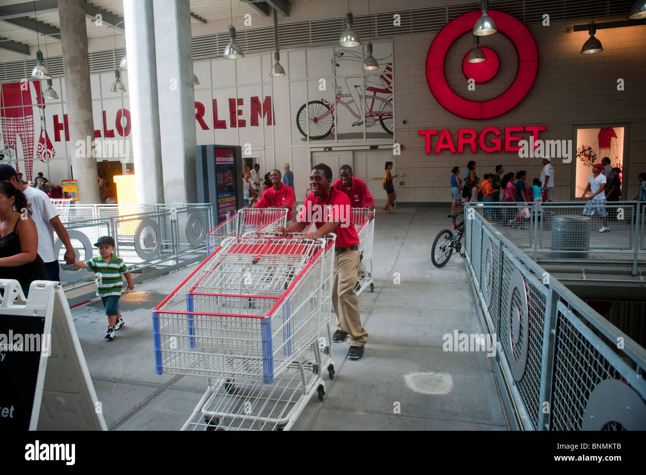 Shoppers flock to the new Target store in the East Harlem neighborhood ...