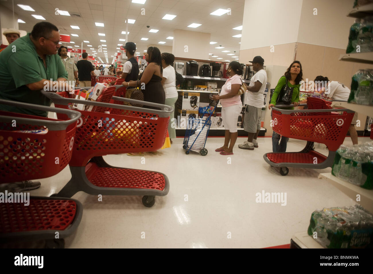 Shoppers flock to the new Target store in the East Harlem neighborhood ...