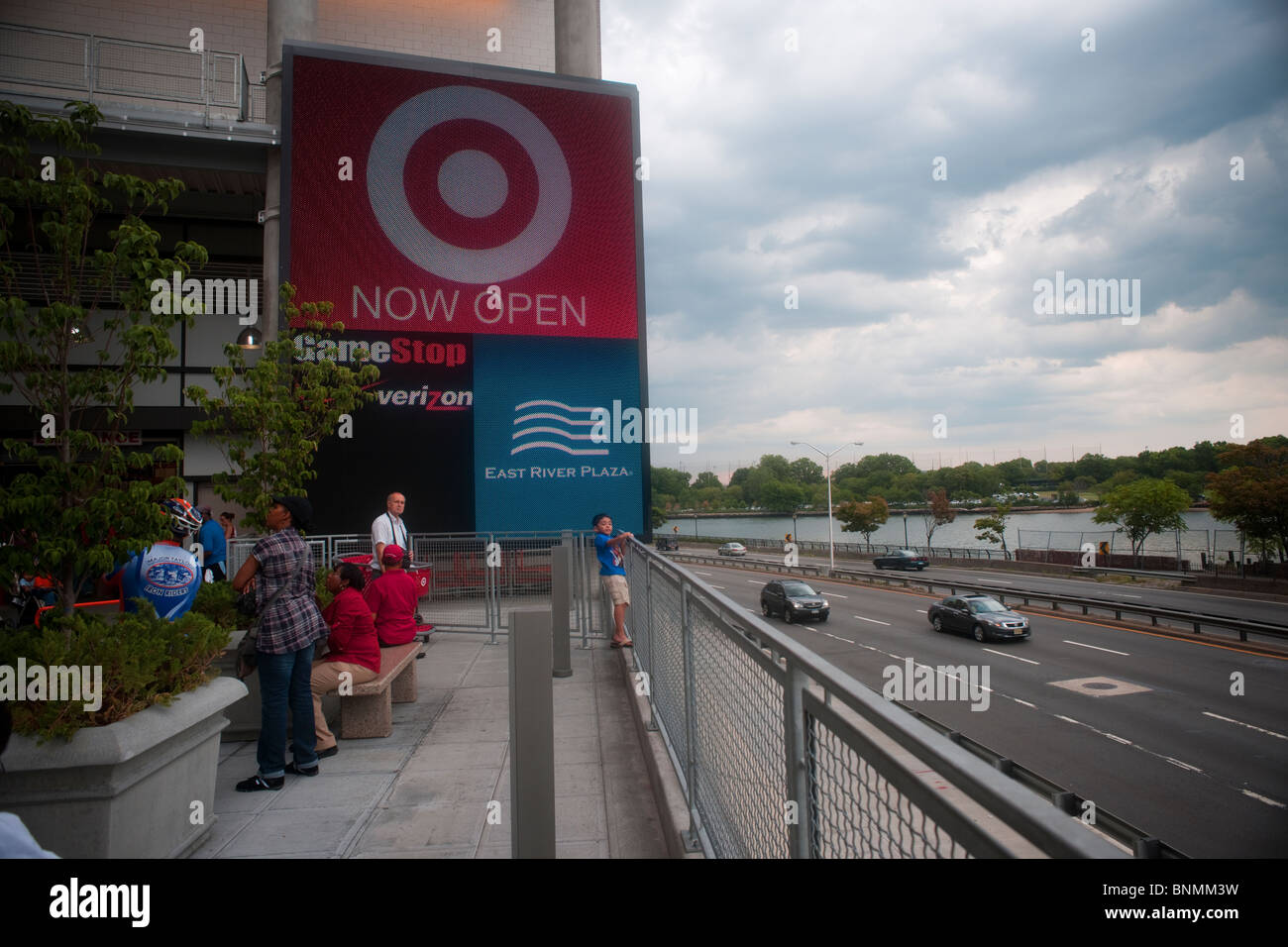 Shoppers flock to the new Target store in the East Harlem neighborhood ...