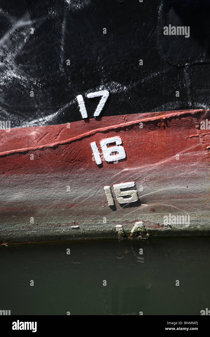 Hull markings hi-res stock photography and images - Alamy