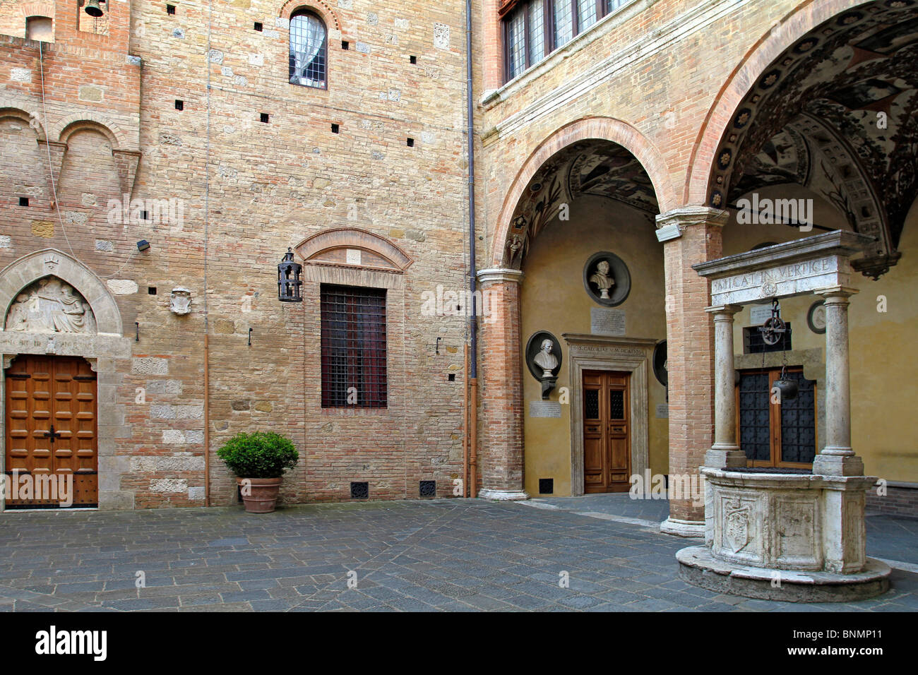 Italy, Tuscany, Palazzo Chigi Saracini in Siena Stock Photo - Alamy