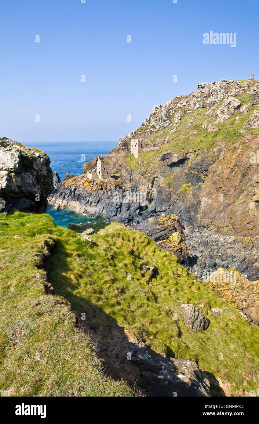 Ruins tin mine botallack cornwall hi-res stock photography and images ...