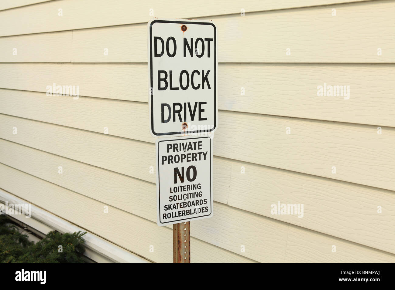 Do not block drive Stock Photo - Alamy