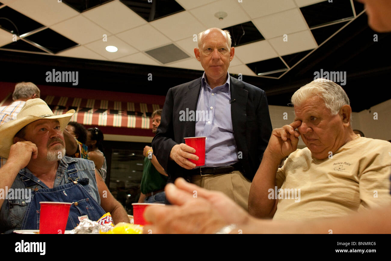 Democratic candidate for Texas governor Bill White meets supporters ...