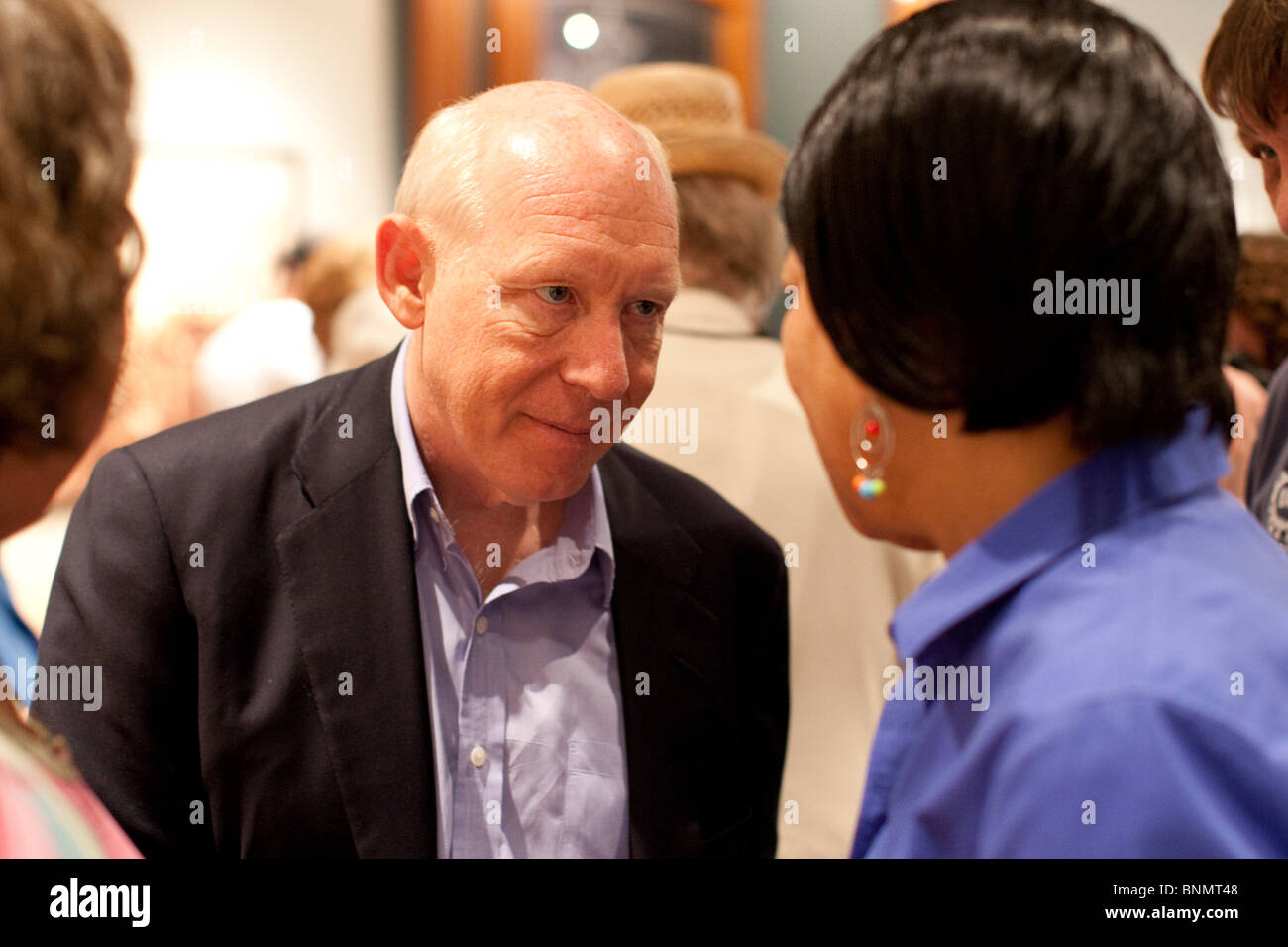 Democratic candidate for Texas governor Bill White (l) listens to ...