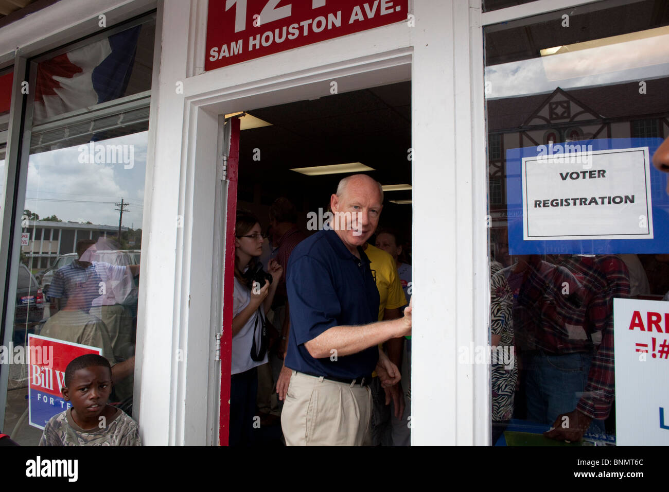 Democratic candidate for Texas governor Bill White campaigns in ...