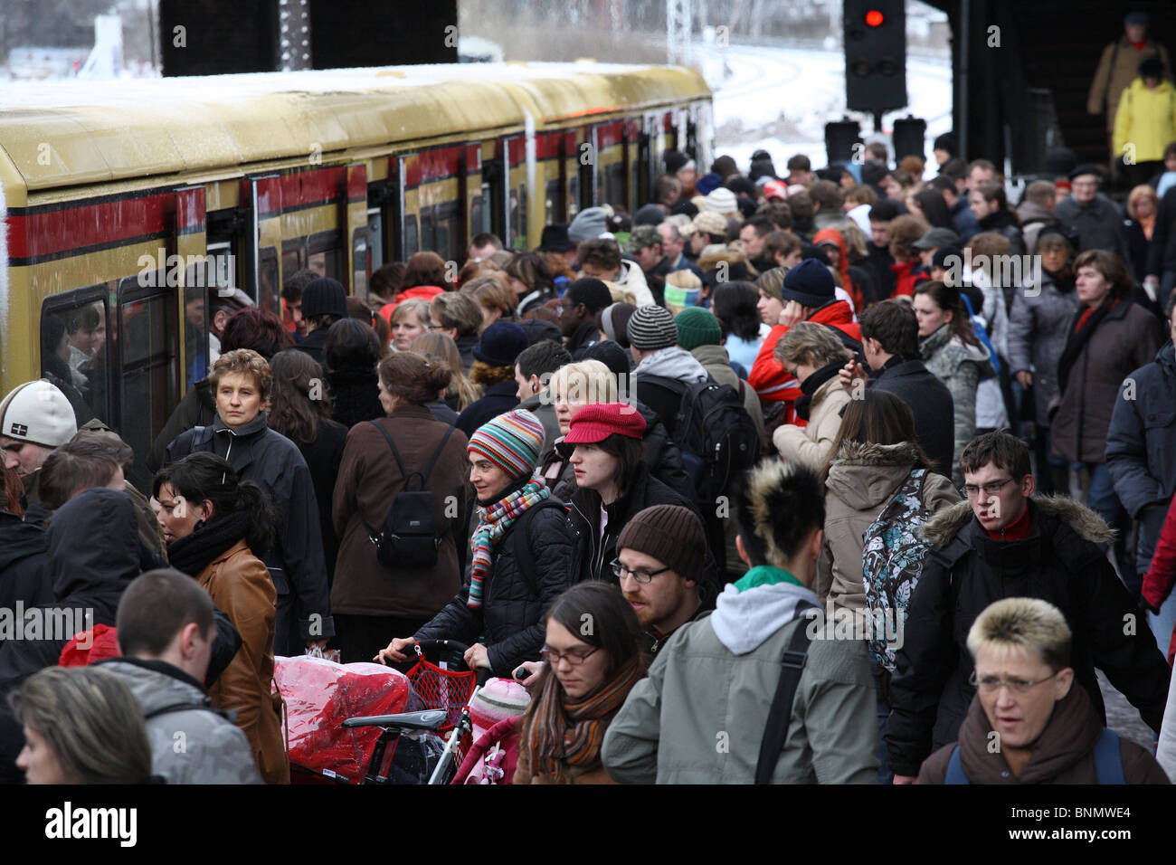 Underground platform staff hi-res stock photography and images - Alamy