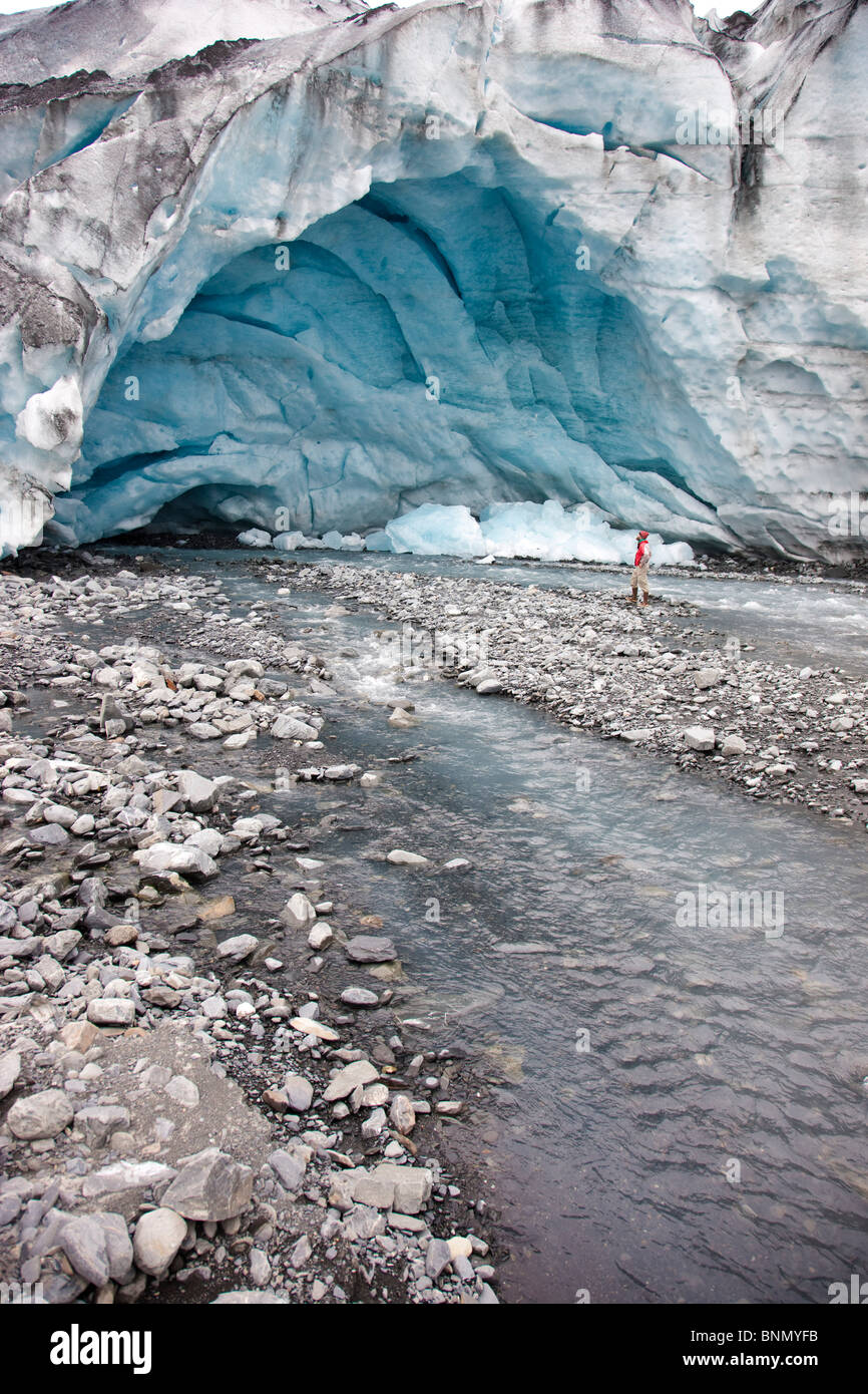 Mouth of cave hi-res stock photography and images - Alamy