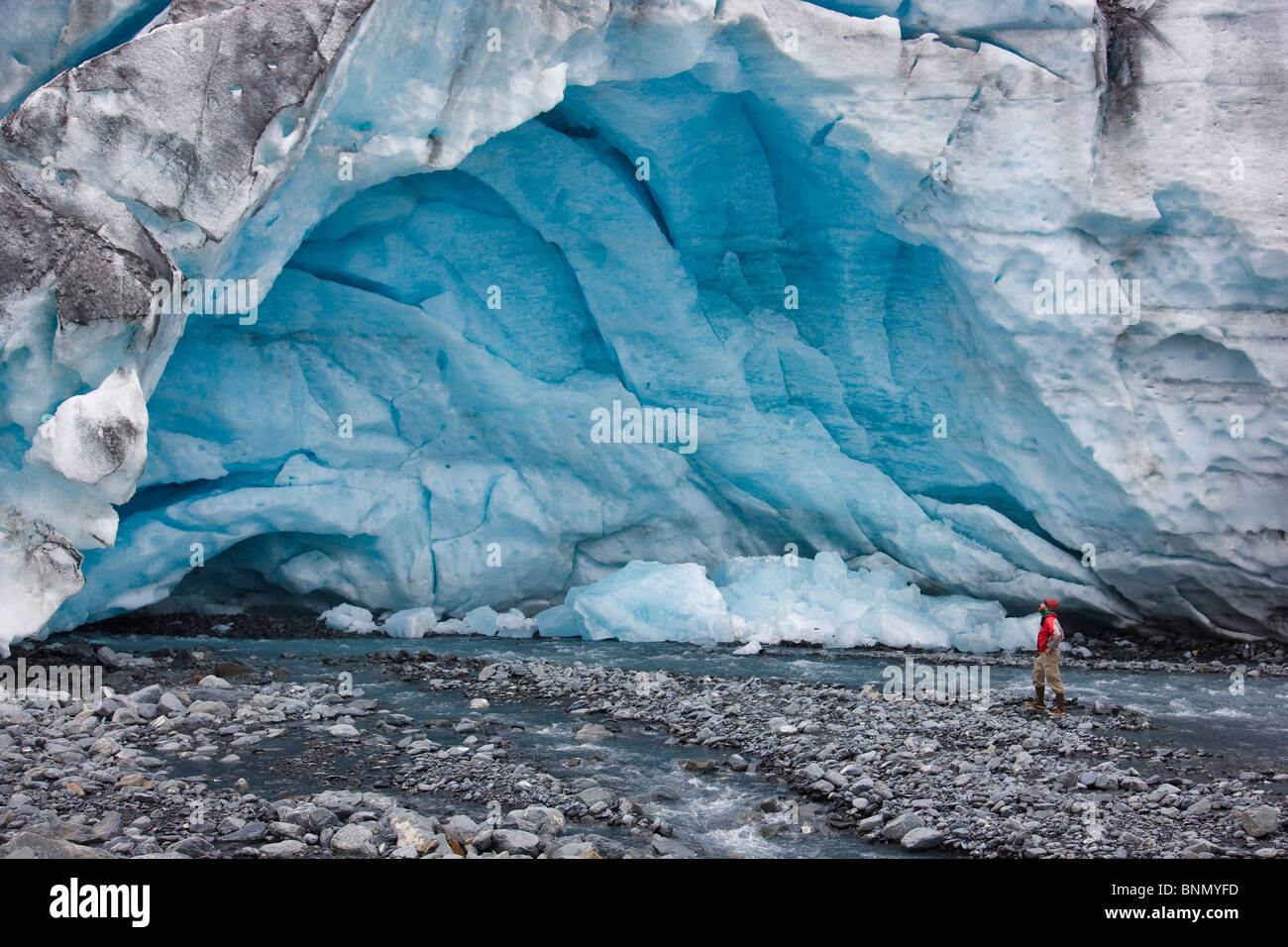 Mouth of cave hi-res stock photography and images - Alamy
