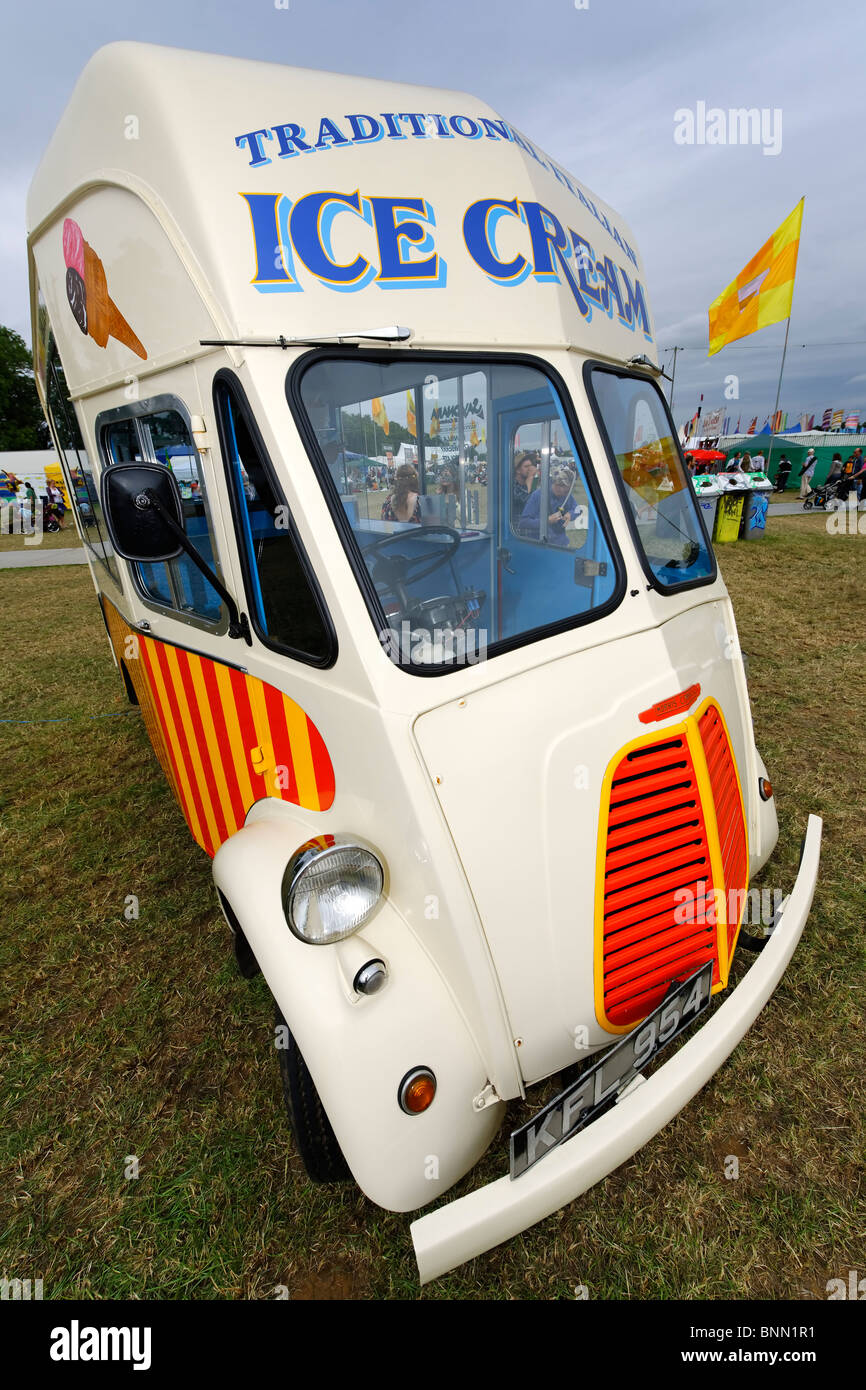 Ice cream van hi-res stock photography and images - Alamy
