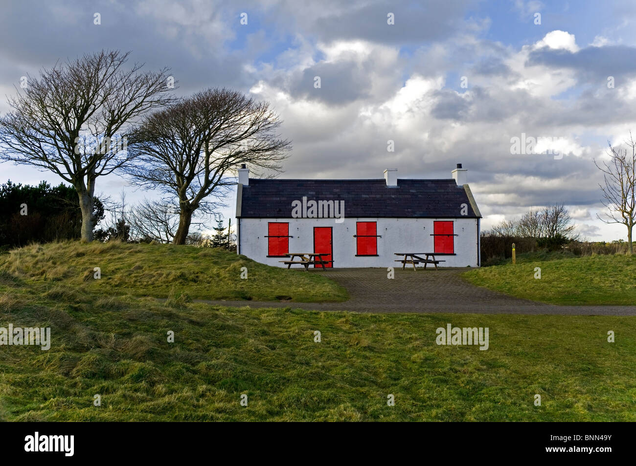 Countryside cottage hi-res stock photography and images - Alamy
