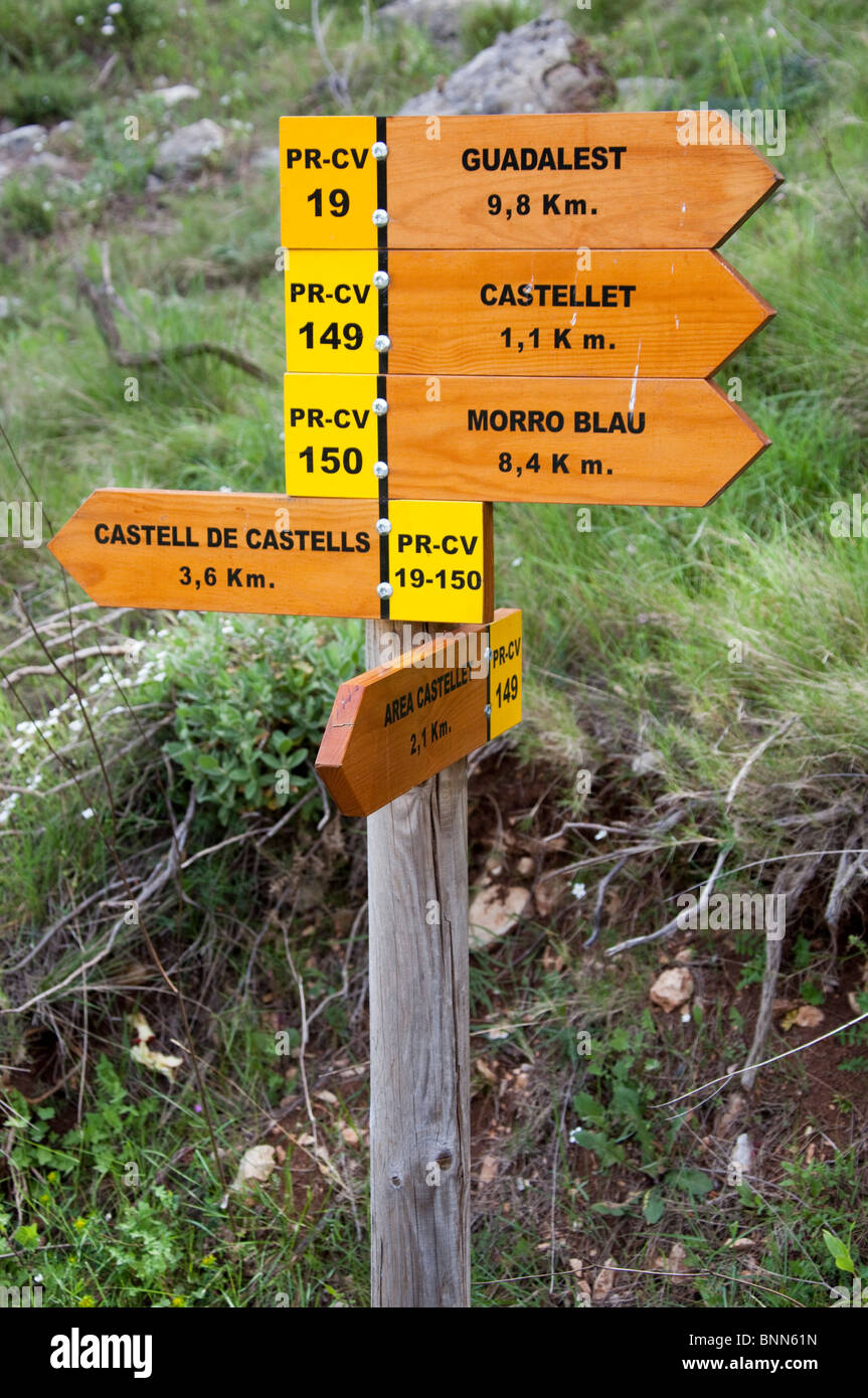 Spanish orange signpost for ramblers, mountain path guadalest, Castell ...